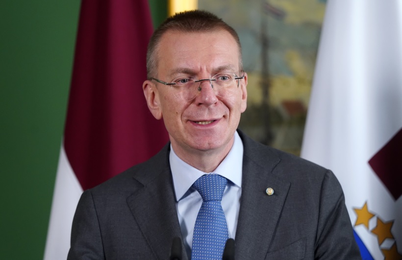 Президенту Латвии — спецрейс? Ринкевич о спорных полётах Кариньша ...