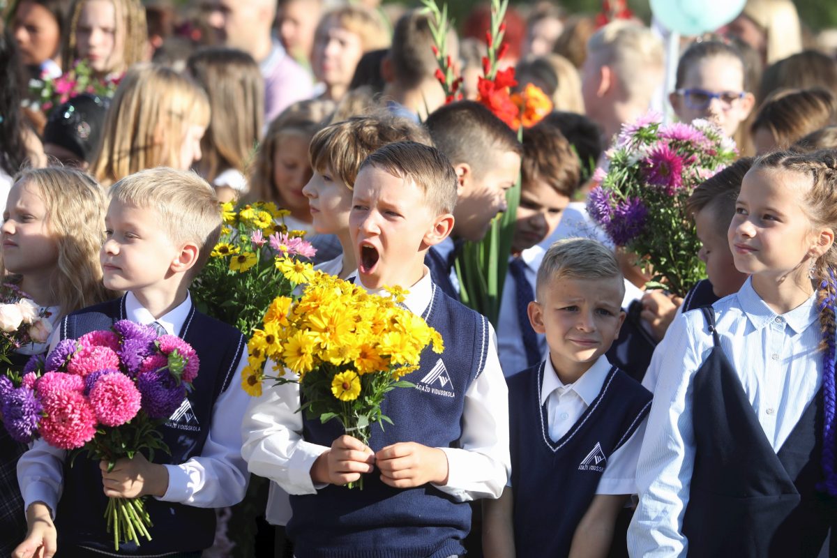 Дети, учитесь очно: Сейм во втором чтении принял поправки к закону об образовании - Press.lv