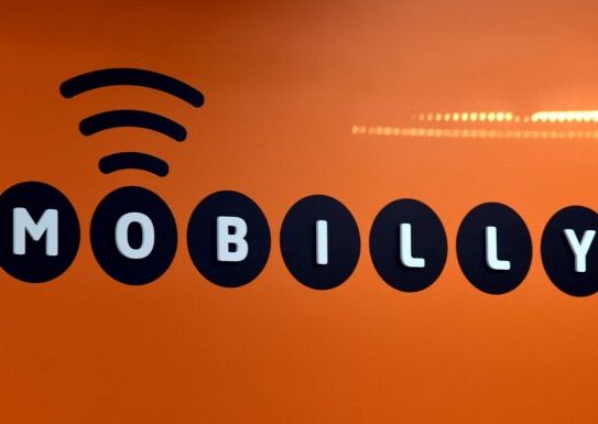 Mobilly начала брать комиссию за оплату уличных парковок - Press.lv